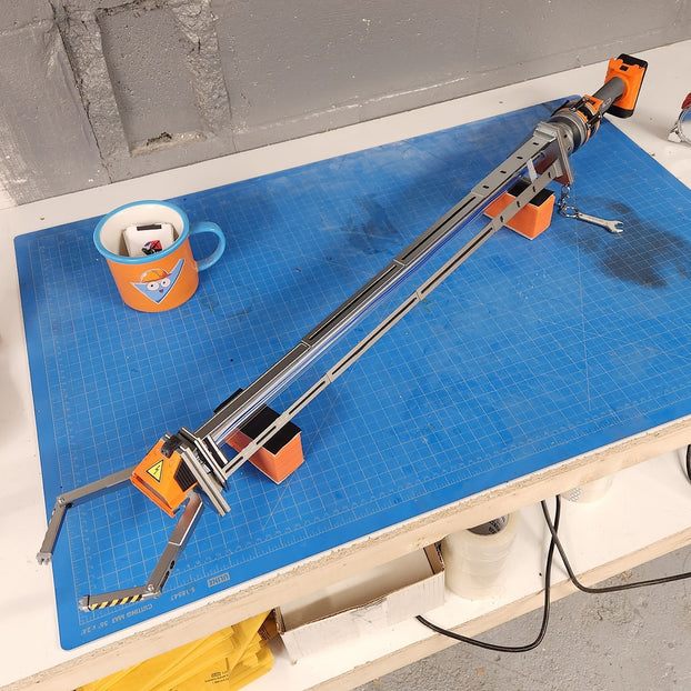 Xeno-Basher 40" Replica – Lizard Doggo